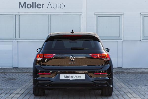 Black Volkswagen Golf 2021 in Ventspils, with an engine capacity of 1.40 L and mileage of 100 thousand km for 20000 €, photo 4 on AUTOMOTO.COM.LV