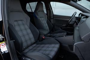 Melns Volkswagen Golf 2021 Ventspils, ar dzinēja tilpumu 1.40 L un nobraukumu 100 tūkst. km par 20000 €, foto 15 vietnē AUTOMOTO.COM.LV