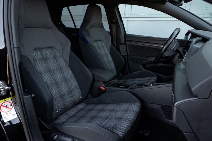 Melns Volkswagen Golf 2021 Ventspils, ar dzinēja tilpumu 1.40 L un nobraukumu 100 tūkst. km par 20000 €, foto 15 vietnē AUTOMOTO.COM.LV