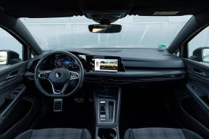 Melns Volkswagen Golf 2021 Ventspils, ar dzinēja tilpumu 1.40 L un nobraukumu 100 tūkst. km par 20000 €, foto 16 vietnē AUTOMOTO.COM.LV