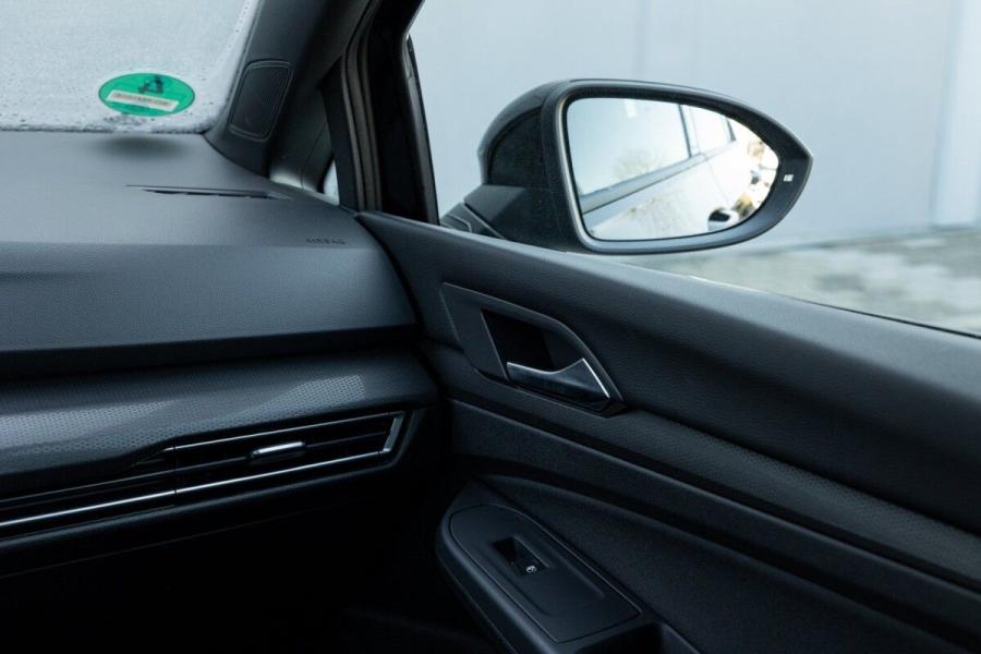 Melns Volkswagen Golf 2021 Ventspils, ar dzinēja tilpumu 1.40 L un nobraukumu 100 tūkst. km par 20000 €, foto 33 vietnē AUTOMOTO.COM.LV
