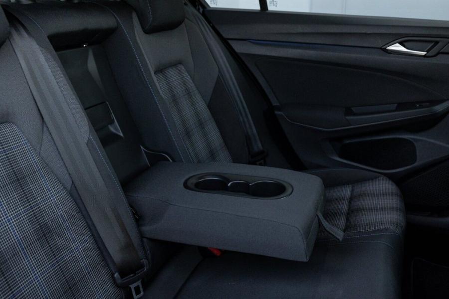 Melns Volkswagen Golf 2021 Ventspils, ar dzinēja tilpumu 1.40 L un nobraukumu 100 tūkst. km par 20000 €, foto 35 vietnē AUTOMOTO.COM.LV
