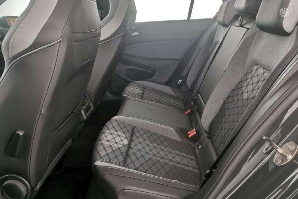 Melns Volkswagen Golf 2024 Viļņa, ar dzinēja tilpumu 1.98 L un nobraukumu 11 tūkst. km par 24990 €, foto 7 vietnē AUTOMOTO.COM.LV