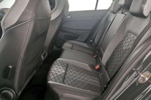 Melns Volkswagen Golf 2024 Viļņa, ar dzinēja tilpumu 1.98 L un nobraukumu 11 tūkst. km par 24990 €, foto 8 vietnē AUTOMOTO.COM.LV
