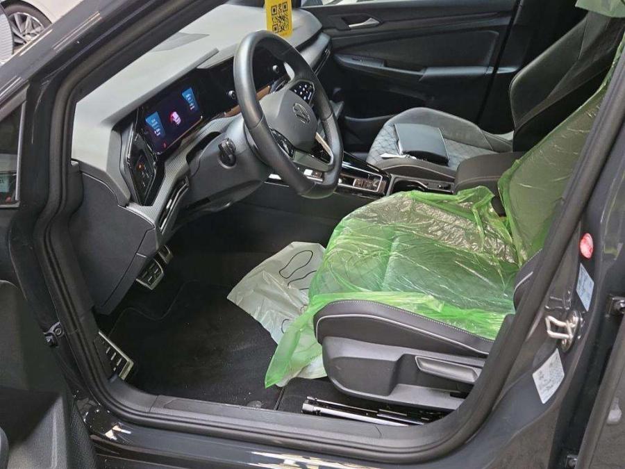 Melns Volkswagen Golf 2024 Viļņa, ar dzinēja tilpumu 1.98 L un nobraukumu 11 tūkst. km par 24990 €, foto 16 vietnē AUTOMOTO.COM.LV