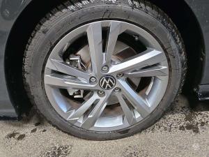 Melns Volkswagen Golf 2024 Viļņa, ar dzinēja tilpumu 1.98 L un nobraukumu 11 tūkst. km par 24990 €, foto 17 vietnē AUTOMOTO.COM.LV
