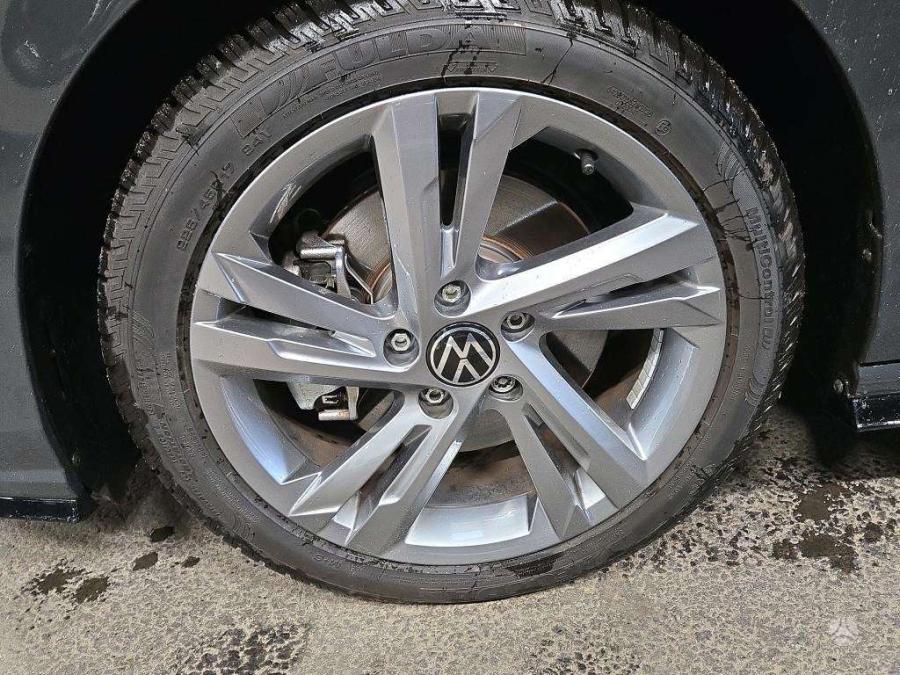 Melns Volkswagen Golf 2024 Viļņa, ar dzinēja tilpumu 1.98 L un nobraukumu 11 tūkst. km par 24990 €, foto 17 vietnē AUTOMOTO.COM.LV