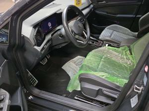 Melns Volkswagen Golf 2024 Viļņa, ar dzinēja tilpumu 1.98 L un nobraukumu 11 tūkst. km par 24990 €, foto 18 vietnē AUTOMOTO.COM.LV