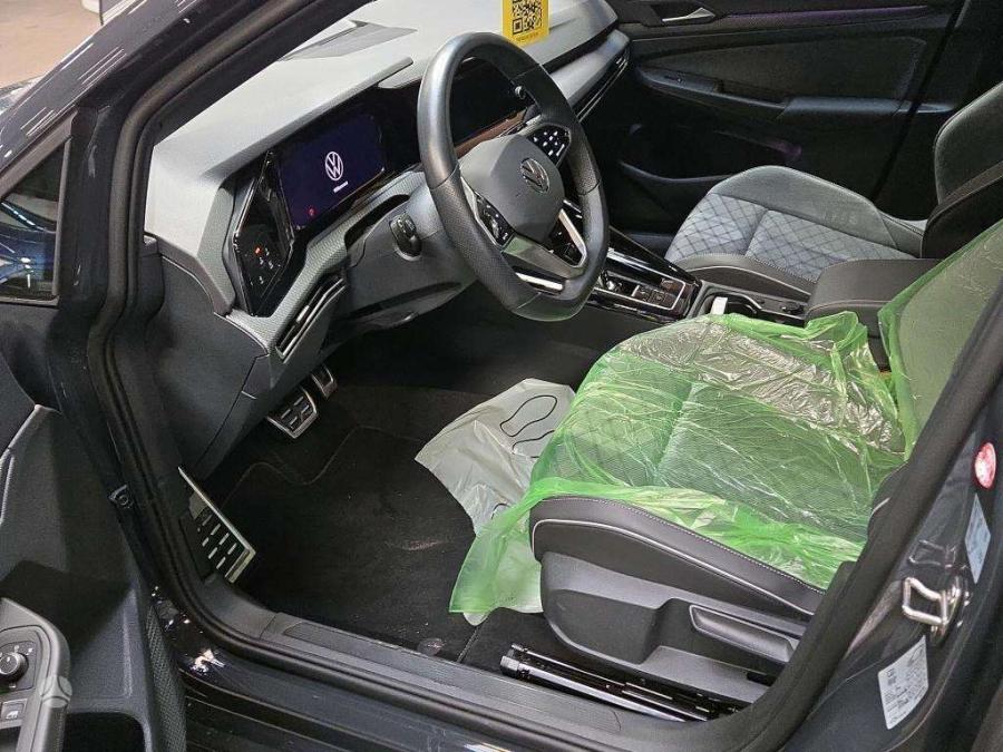 Melns Volkswagen Golf 2024 Viļņa, ar dzinēja tilpumu 1.98 L un nobraukumu 11 tūkst. km par 24990 €, foto 18 vietnē AUTOMOTO.COM.LV