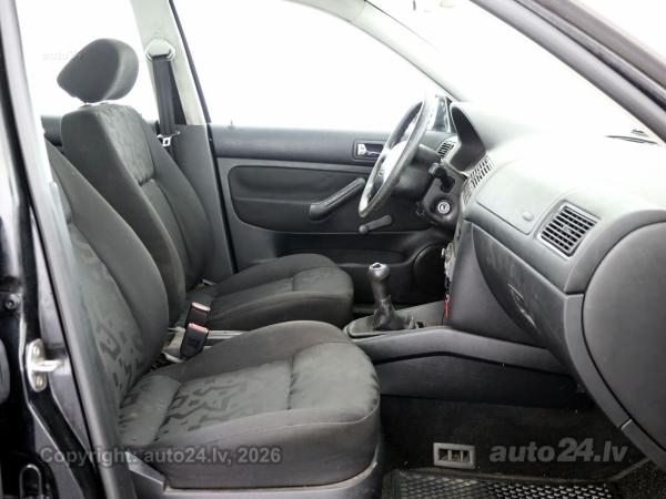 Black Volkswagen Golf 1999 in Tallinn, with an engine capacity of 1.60 L and mileage of 186 thousand km for 699 €, photo 6 on AUTOMOTO.COM.LV