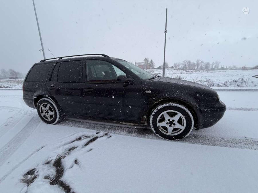 Black Volkswagen Golf 2000 in Siauliai, with an engine capacity of 1.90 L and mileage of 444 thousand km for 800 €, photo 2 on AUTOMOTO.COM.LV