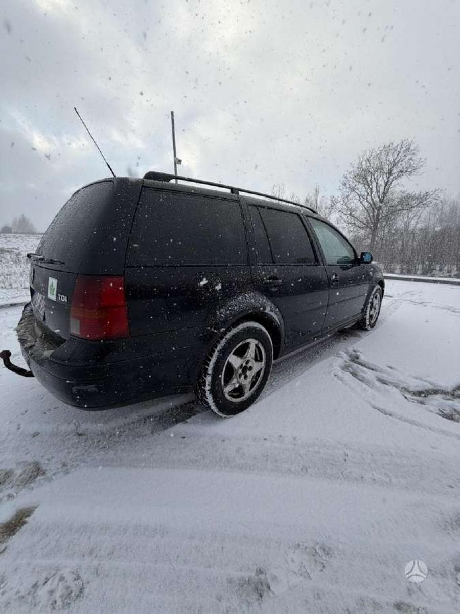 Black Volkswagen Golf 2000 in Siauliai, with an engine capacity of 1.90 L and mileage of 444 thousand km for 800 €, photo 3 on AUTOMOTO.COM.LV