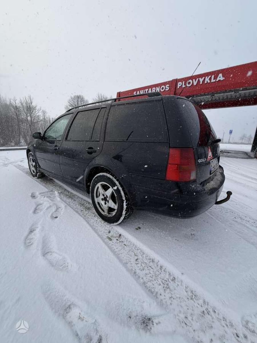 Black Volkswagen Golf 2000 in Siauliai, with an engine capacity of 1.90 L and mileage of 444 thousand km for 800 €, photo 7 on AUTOMOTO.COM.LV