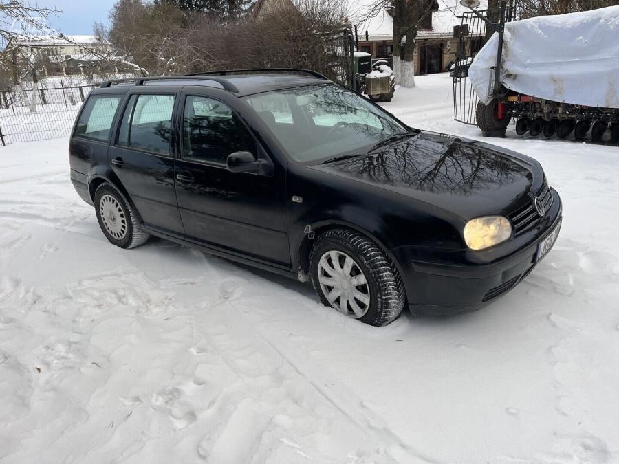 Black Volkswagen Golf 2000 in Siauliai, with an engine capacity of 1.90 L and mileage of 294 thousand km for 950 €, photo 3 on AUTOMOTO.COM.LV