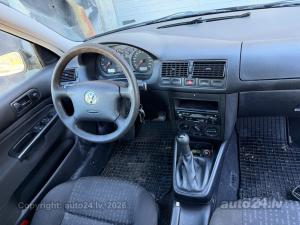 Black Volkswagen Golf 2000 in Viljandi, with an engine capacity of 1.60 L and mileage of 176 thousand km for 400 €, photo 6 on AUTOMOTO.COM.LV