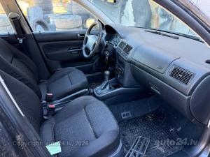 Black Volkswagen Golf 2000 in Viljandi, with an engine capacity of 1.60 L and mileage of 176 thousand km for 400 €, photo 7 on AUTOMOTO.COM.LV