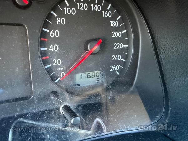 Melns Volkswagen Golf 2000 Viljandi, ar dzinēja tilpumu 1.60 L un nobraukumu 176 tūkst. km par 400 €, foto 7 vietnē AUTOMOTO.COM.LV