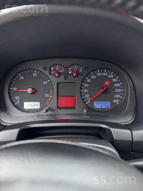 Melns Volkswagen Golf 2000 Jēkabpils, ar dzinēja tilpumu 1.90 L un nobraukumu 325 tūkst. km par 1200 €, foto 5 vietnē AUTOMOTO.COM.LV