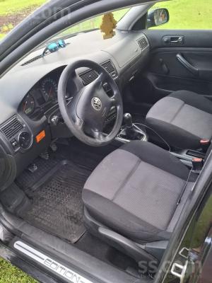 Black Volkswagen Golf 2000 in Aizkraukle, with an engine capacity of 1.90 L and mileage of 467 thousand km for 1000 €, photo 8 on AUTOMOTO.COM.LV