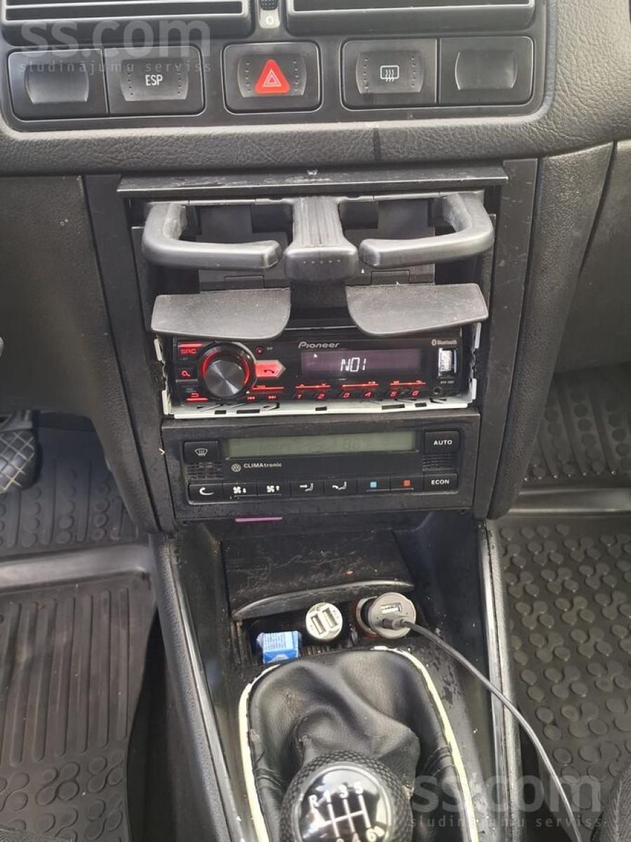 Black Volkswagen Golf 2000 in Aizkraukle, with an engine capacity of 1.90 L and mileage of 467 thousand km for 1000 €, photo 11 on AUTOMOTO.COM.LV