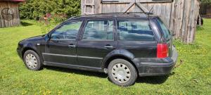 Melns Volkswagen Golf 2001 Viļņa, ar dzinēja tilpumu 1.90 L un nobraukumu 426 tūkst. km par 750 €, foto 4 vietnē AUTOMOTO.COM.LV