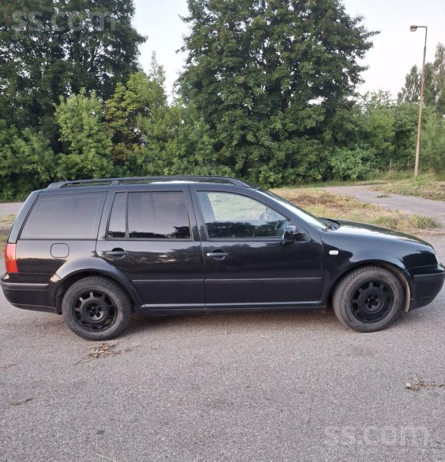 Melns Volkswagen Golf 2001 Preiļi, ar dzinēja tilpumu 1.90 L un nobraukumu 399 tūkst. km par 900 €, foto 3 vietnē AUTOMOTO.COM.LV