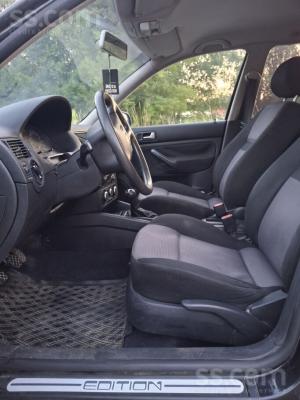 Melns Volkswagen Golf 2001 Preiļi, ar dzinēja tilpumu 1.90 L un nobraukumu 399 tūkst. km par 900 €, foto 7 vietnē AUTOMOTO.COM.LV