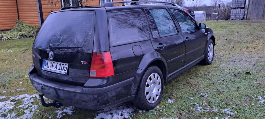 Black Volkswagen Golf 2002 in Raseiniai, with an engine capacity of 1.90 L and mileage of 315 thousand km for 1100 €, photo 3 on AUTOMOTO.COM.LV