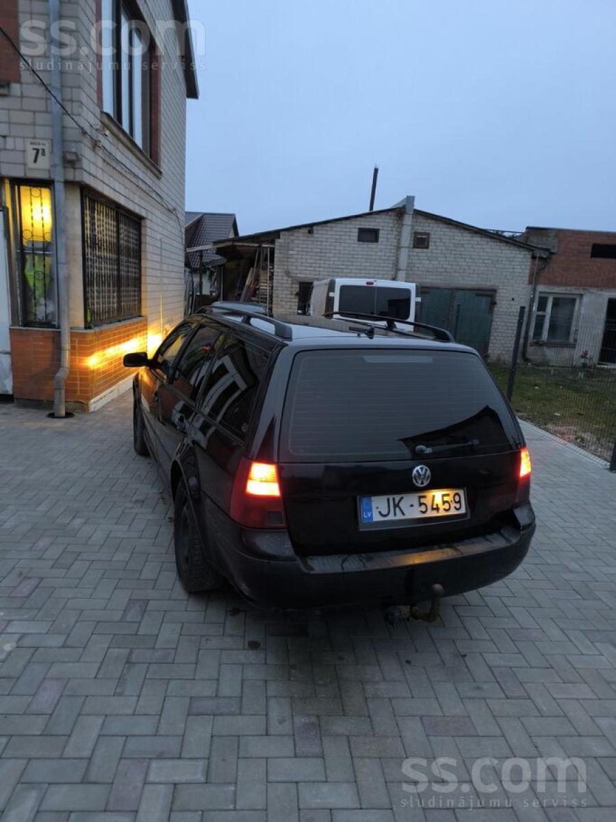 Black Volkswagen Golf 2002 in Bauska, with an engine capacity of 1.90 L and mileage of 372 thousand km for 1100 €, photo 2 on AUTOMOTO.COM.LV