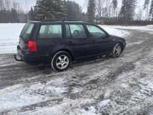 Black Volkswagen Golf 2002 in Aluksne, with an engine capacity of 1.90 L and mileage of 322 thousand km for 1650 €, photo 4 on AUTOMOTO.COM.LV