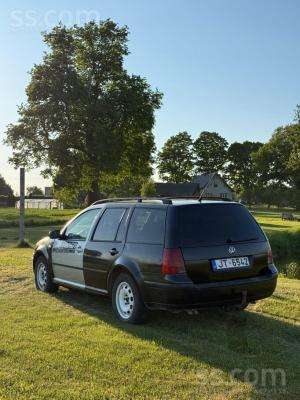 Black Volkswagen Golf 2002 in Bauska, with an engine capacity of 1.90 L and mileage of 425 thousand km for 500 €, photo 4 on AUTOMOTO.COM.LV