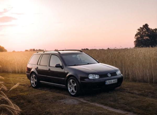 Melns Volkswagen Golf 2002 Varėna, ar dzinēja tilpumu 1.90 L un nobraukumu 330 tūkst. km par 500 €, foto 1 vietnē AUTOMOTO.COM.LV