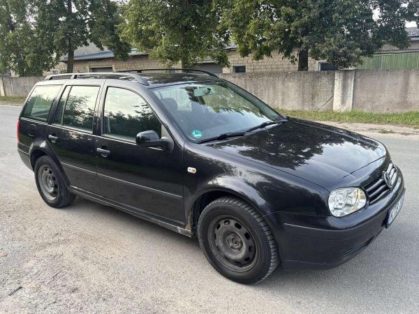 Black Volkswagen Golf 2002 in Joniskis, with an engine capacity of 1.60 L and mileage of 350 thousand km for 450 €, photo 4 on AUTOMOTO.COM.LV