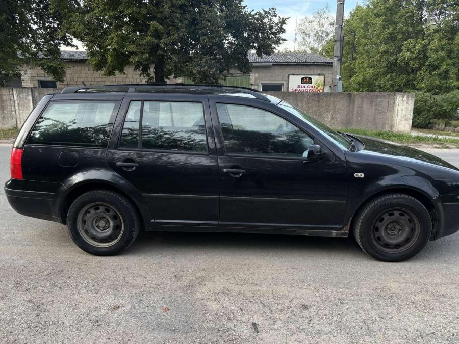 Melns Volkswagen Golf 2002 Joniškis, ar dzinēja tilpumu 1.60 L un nobraukumu 350 tūkst. km par 450 €, foto 5 vietnē AUTOMOTO.COM.LV