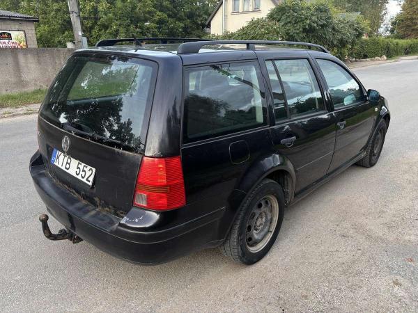 Black Volkswagen Golf 2002 in Joniskis, with an engine capacity of 1.60 L and mileage of 350 thousand km for 450 €, photo 7 on AUTOMOTO.COM.LV