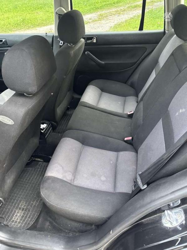 Black Volkswagen Golf 2002 in Joniskis, with an engine capacity of 1.60 L and mileage of 350 thousand km for 450 €, photo 11 on AUTOMOTO.COM.LV