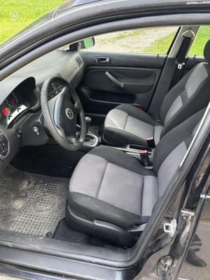 Melns Volkswagen Golf 2002 Joniškis, ar dzinēja tilpumu 1.60 L un nobraukumu 350 tūkst. km par 450 €, foto 12 vietnē AUTOMOTO.COM.LV