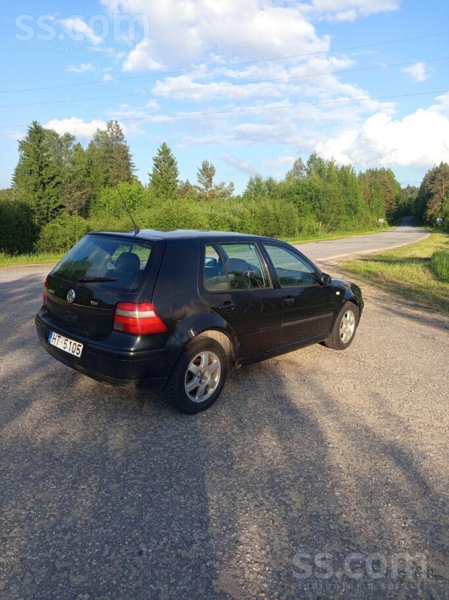 Melns Volkswagen Golf 2003 Cēsis, ar dzinēja tilpumu 1.90 L un nobraukumu 452 tūkst. km par 1100 €, foto 4 vietnē AUTOMOTO.COM.LV