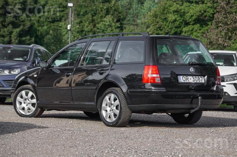 Black Volkswagen Golf 2003 in Riga, with an engine capacity of 1.60 L and mileage of 204 thousand km for 2790 €, photo 4 on AUTOMOTO.COM.LV