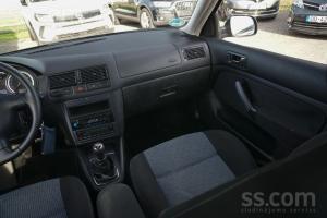 Black Volkswagen Golf 2003 in Riga, with an engine capacity of 1.60 L and mileage of 204 thousand km for 2790 €, photo 12 on AUTOMOTO.COM.LV