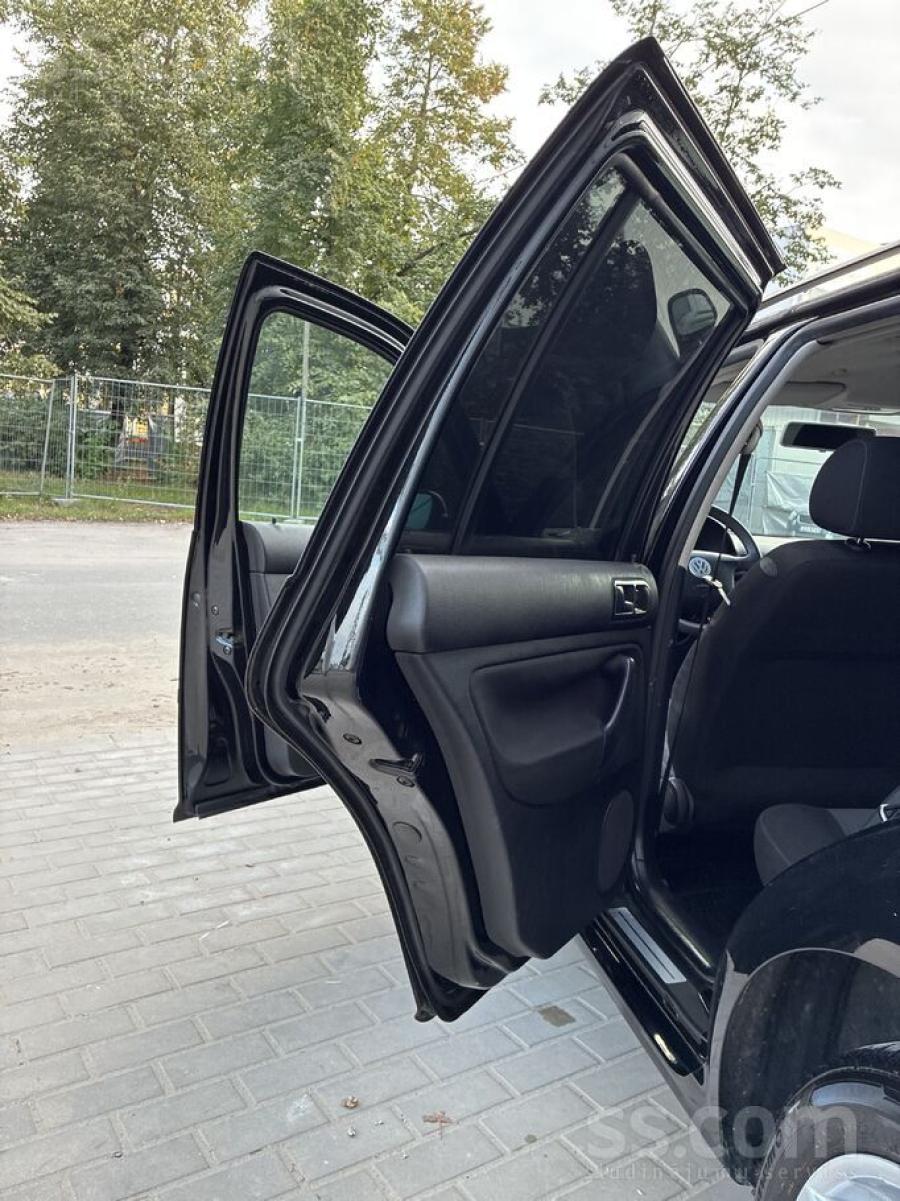 Melns Volkswagen Golf 2003 Rīga, ar dzinēja tilpumu 1.90 L un nobraukumu 303 tūkst. km par 2450 €, foto 15 vietnē AUTOMOTO.COM.LV