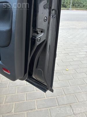 Melns Volkswagen Golf 2003 Rīga, ar dzinēja tilpumu 1.90 L un nobraukumu 303 tūkst. km par 2450 €, foto 16 vietnē AUTOMOTO.COM.LV