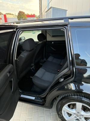 Melns Volkswagen Golf 2003 Rīga, ar dzinēja tilpumu 1.90 L un nobraukumu 303 tūkst. km par 2450 €, foto 24 vietnē AUTOMOTO.COM.LV