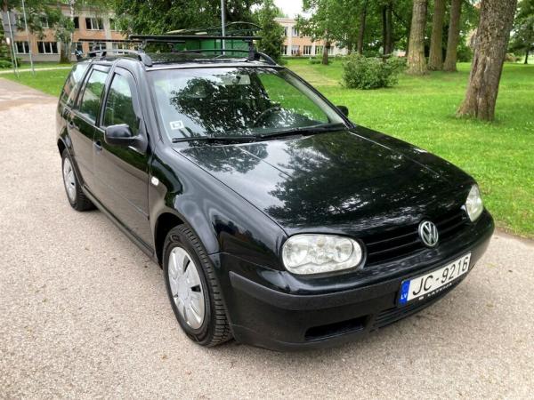 Black Volkswagen Golf 2004 in Jelgava, with an engine capacity of 1.90 L and mileage of 386 thousand km for 1390 €, photo 3 on AUTOMOTO.COM.LV