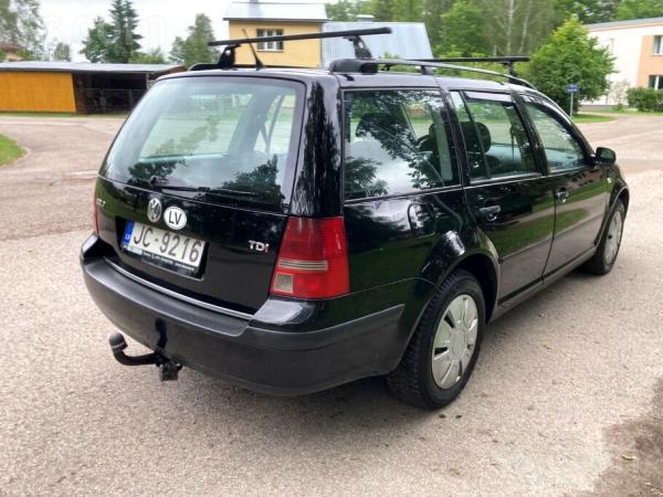 Black Volkswagen Golf 2004 in Jelgava, with an engine capacity of 1.90 L and mileage of 386 thousand km for 1390 €, photo 6 on AUTOMOTO.COM.LV