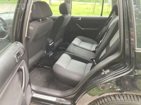 Black Volkswagen Golf 2004 in Jelgava, with an engine capacity of 1.90 L and mileage of 386 thousand km for 1390 €, photo 9 on AUTOMOTO.COM.LV