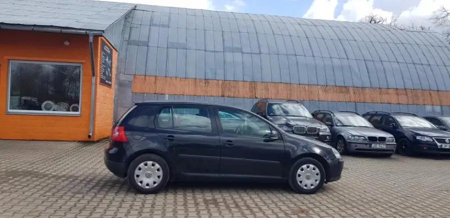 Melns Volkswagen Golf 2004 Valmiera, ar dzinēja tilpumu 2.00 L un nobraukumu 331 tūkst. km par 1900 €, foto 3 vietnē AUTOMOTO.COM.LV
