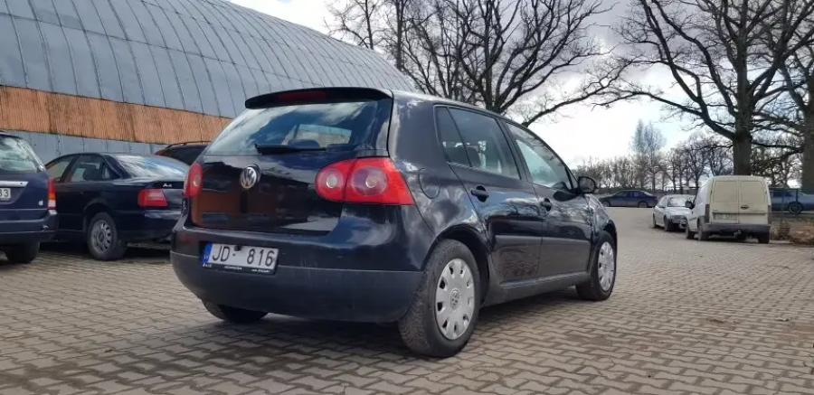 Melns Volkswagen Golf 2004 Valmiera, ar dzinēja tilpumu 2.00 L un nobraukumu 331 tūkst. km par 1900 €, foto 4 vietnē AUTOMOTO.COM.LV