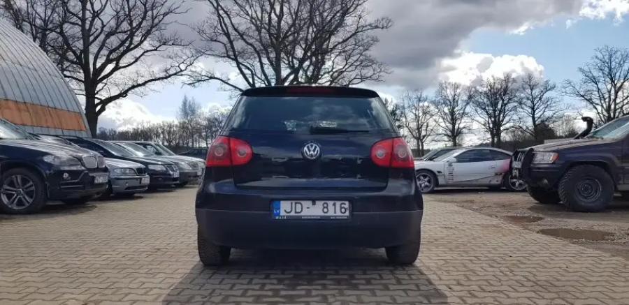 Melns Volkswagen Golf 2004 Valmiera, ar dzinēja tilpumu 2.00 L un nobraukumu 331 tūkst. km par 1900 €, foto 5 vietnē AUTOMOTO.COM.LV