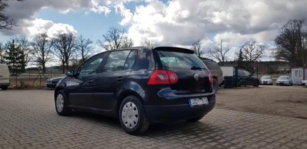 Melns Volkswagen Golf 2004 Valmiera, ar dzinēja tilpumu 2.00 L un nobraukumu 331 tūkst. km par 1900 €, foto 5 vietnē AUTOMOTO.COM.LV